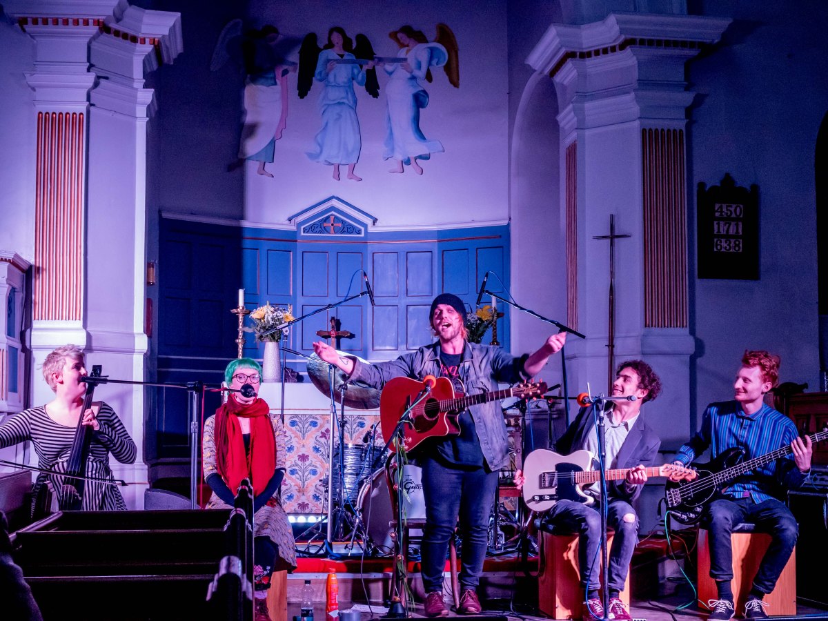 Robert Sharp – She’s in the House – Loudhailer Music