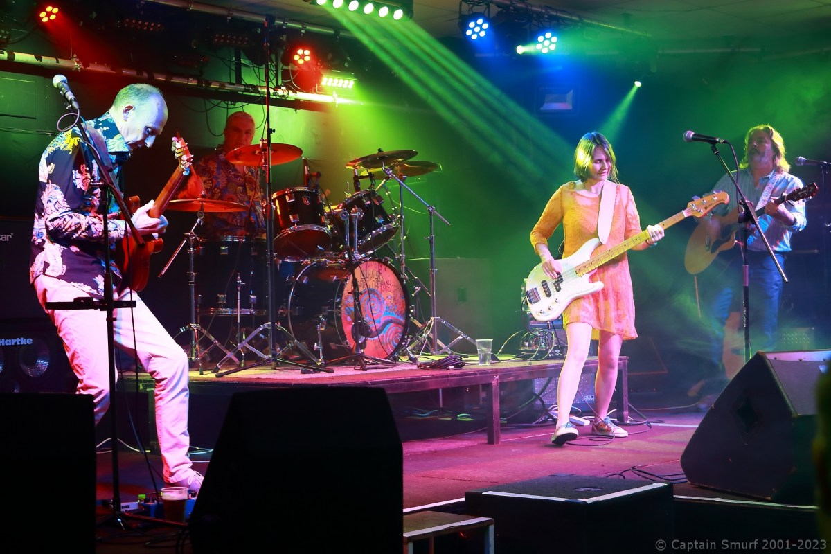 Loudhailer Electric Company Live Review – Loudhailer Music
